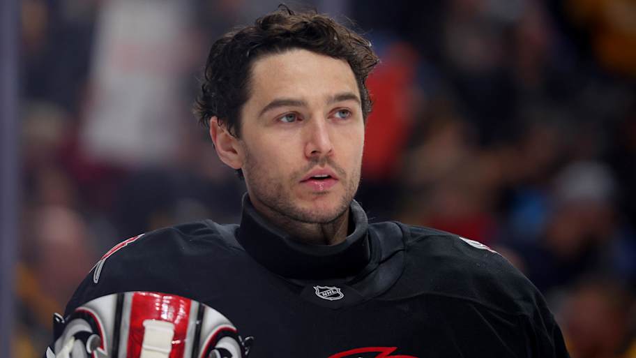 Alex Lyon urges Buffalo Sabres to 'buckle down' amid NHL trade deadline buzz