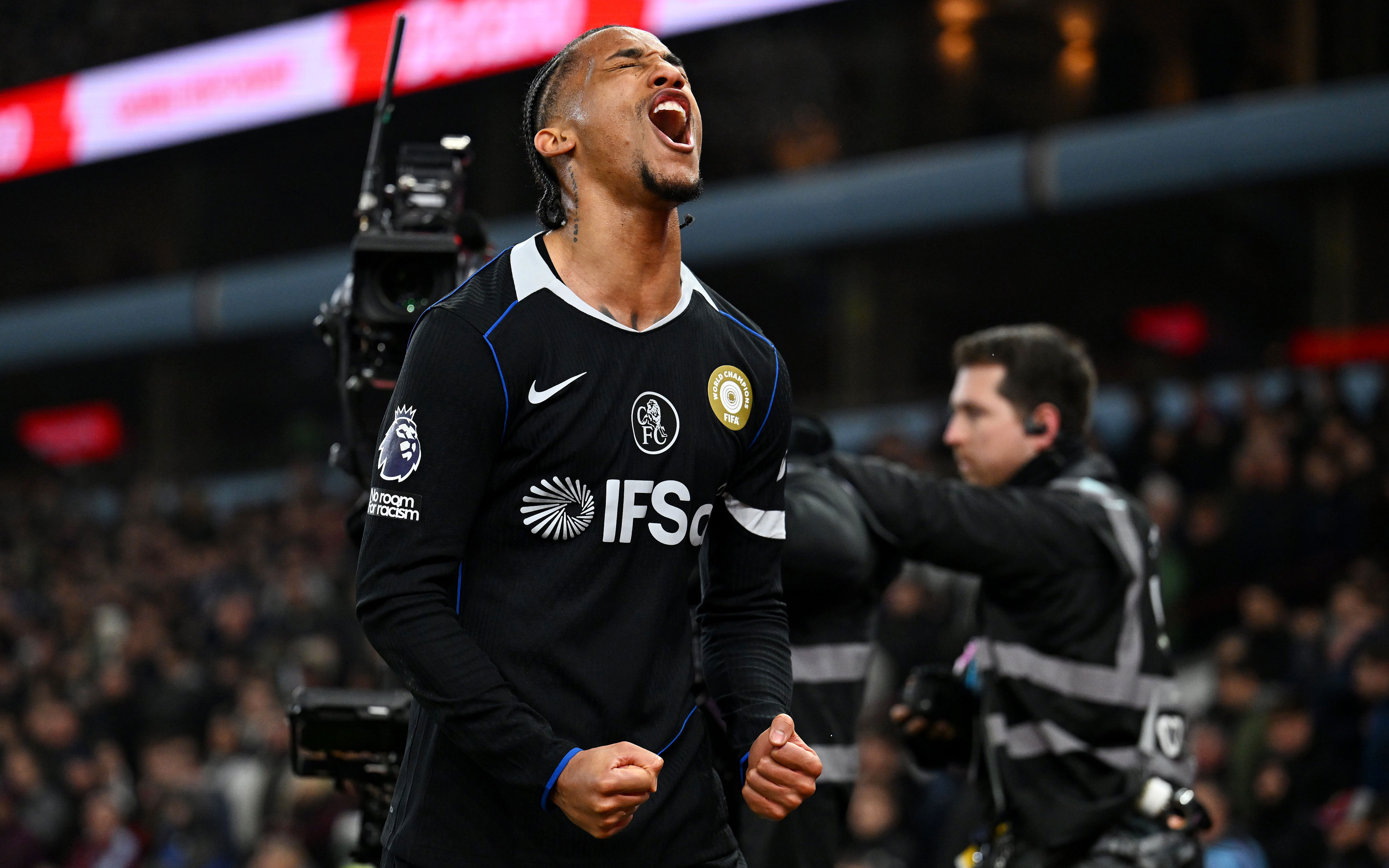Rosenior's first big Chelsea gamble pays off in Champions League fight