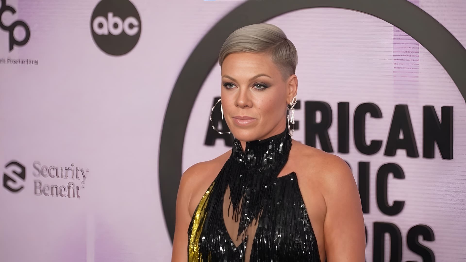 Pink shares resilient message after ringing in 2026 from hospital