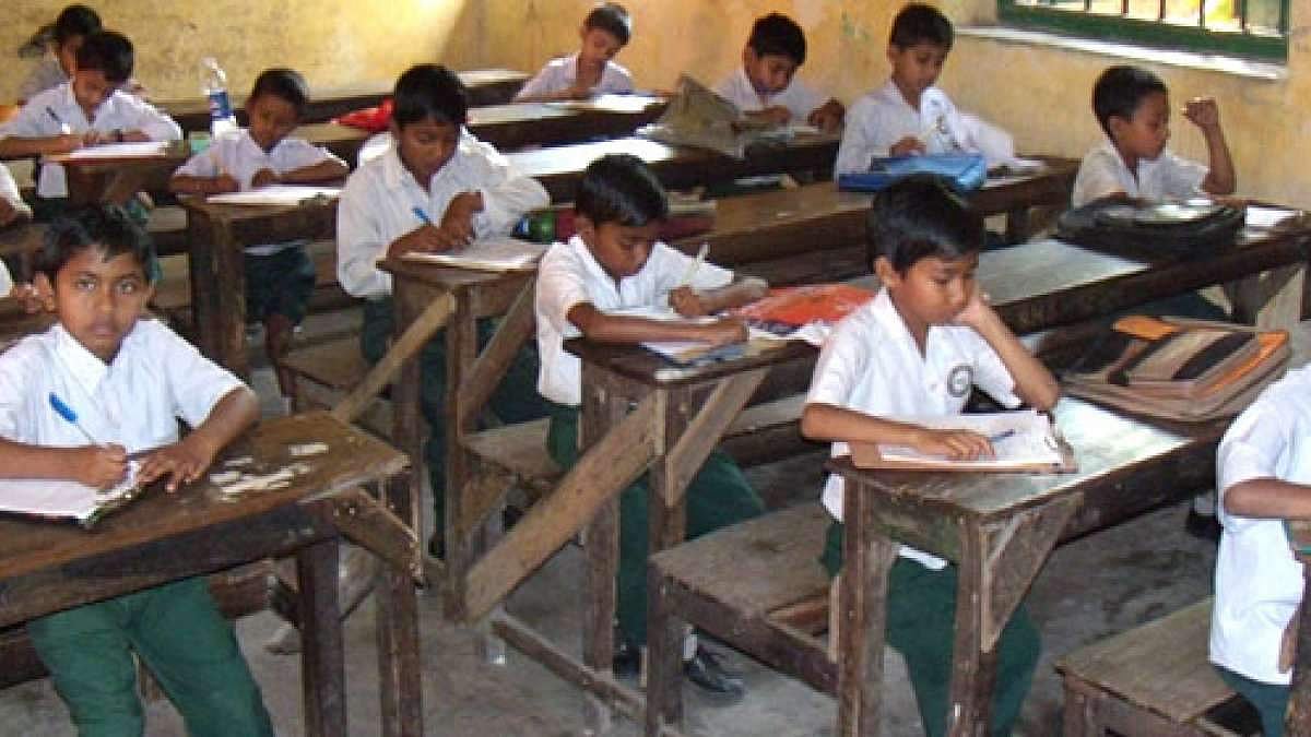 Para-teachers rally in Kolkata, demand pay hike; police stop march to ...