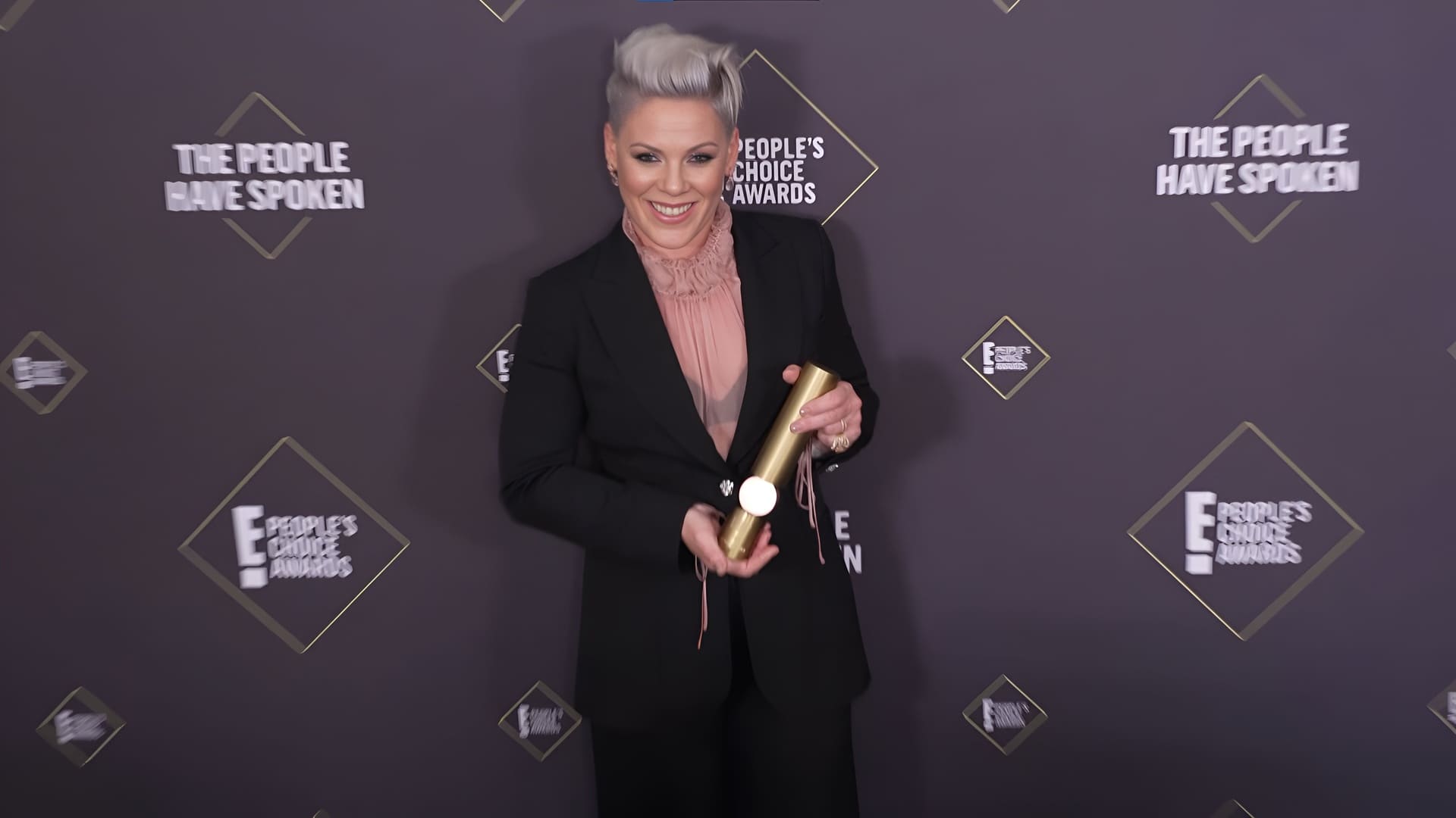Pink shares resilient message after ringing in 2026 from hospital