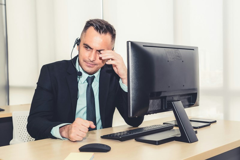 Employee worries quitting after 5 months will look bad, internet ...