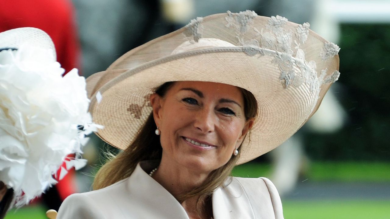 Carole Middleton uses a high-density botanical screen instead of ...