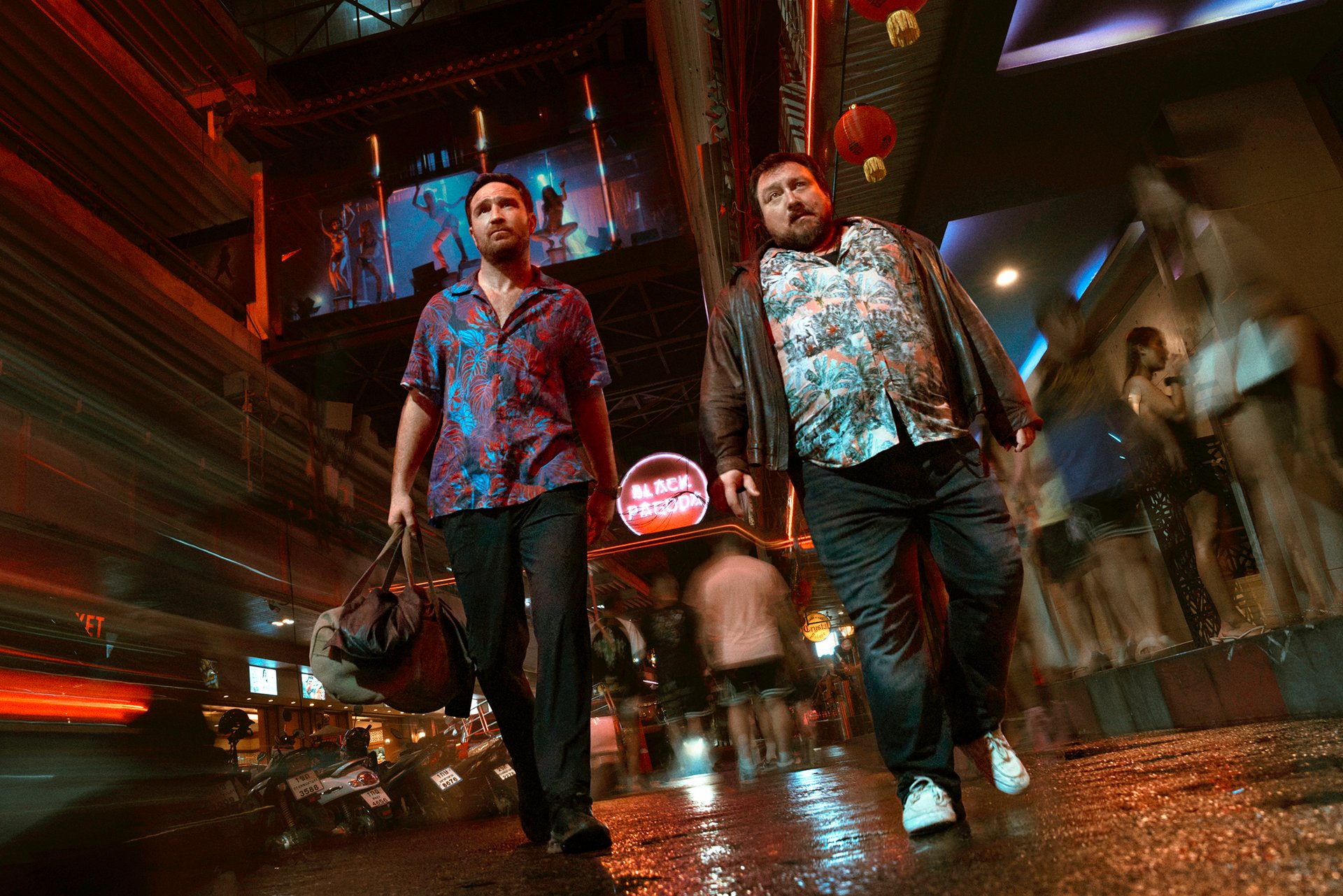 „Crooks“ Staffel 2: Abgedrehte Actionserie mit Frederick Lau geht ...