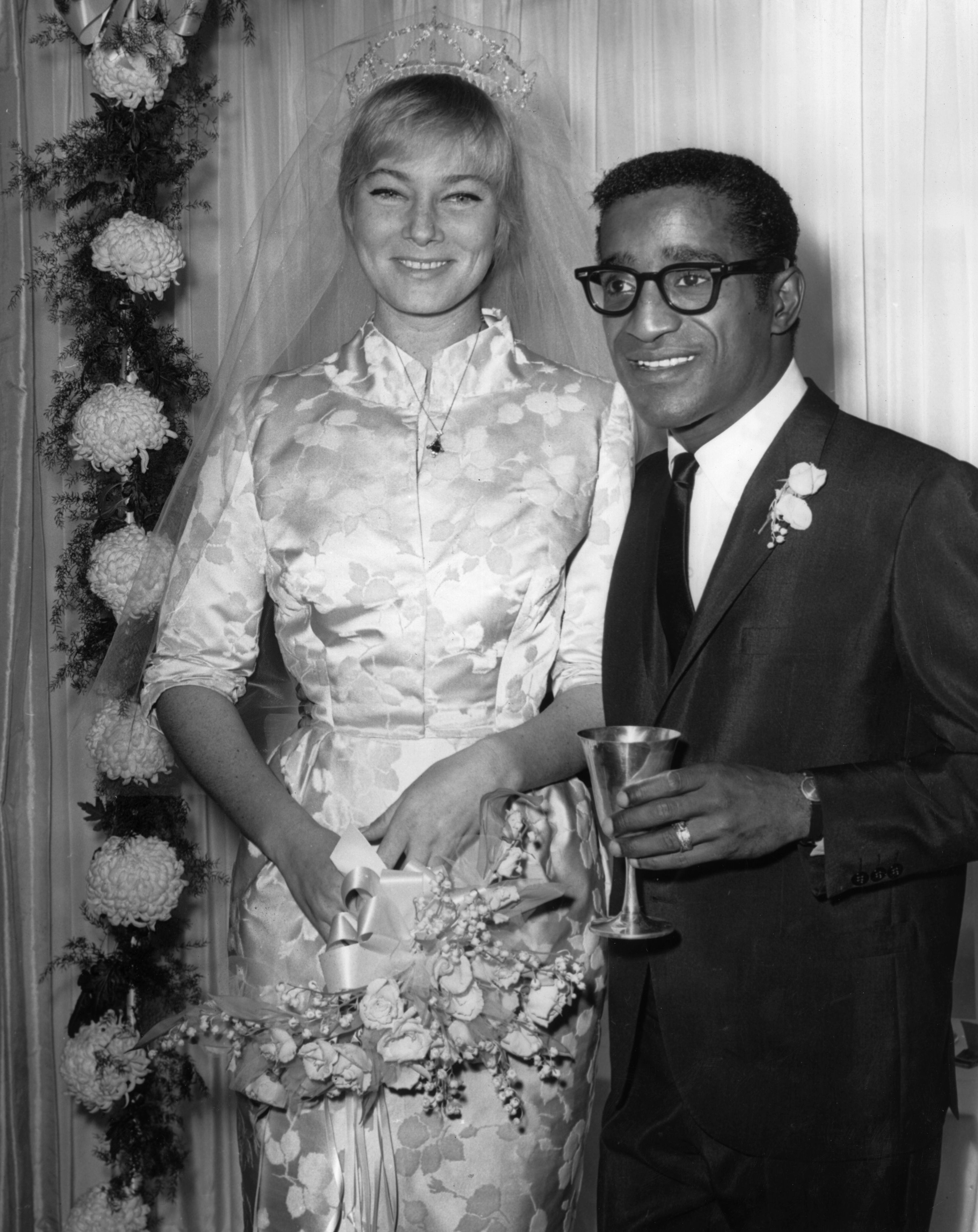 Sammy Davis Jr. at home: 7 photos of “Mister Show Business” off duty