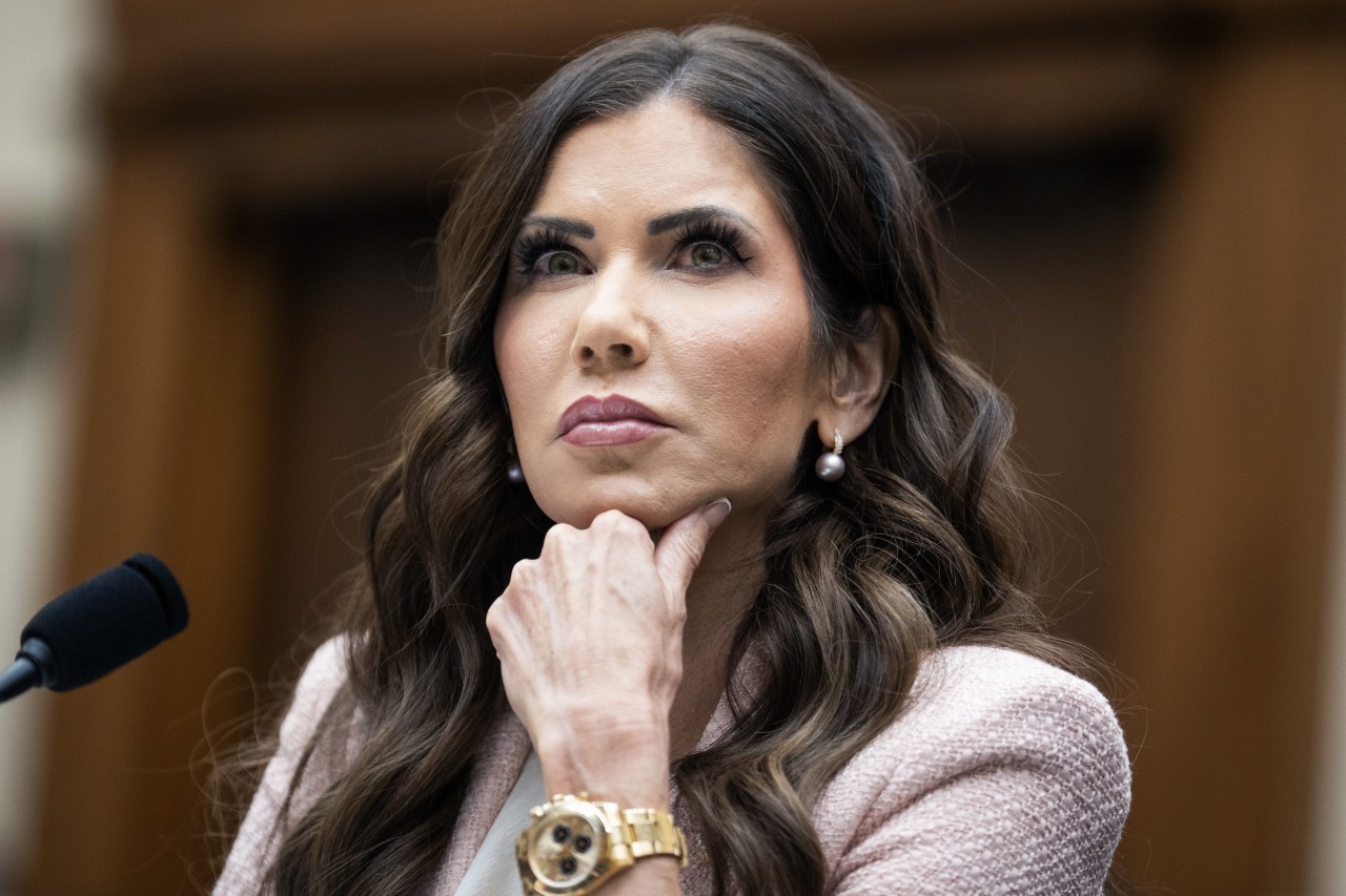 Trump ousts Kristi Noem from DHS