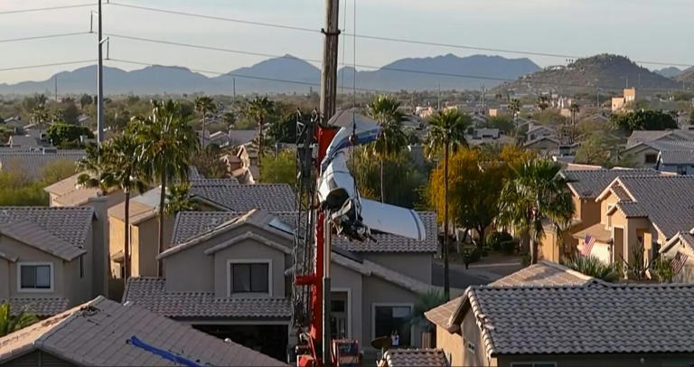 Investigators remove crashed plane from north Phoenix neighborhood