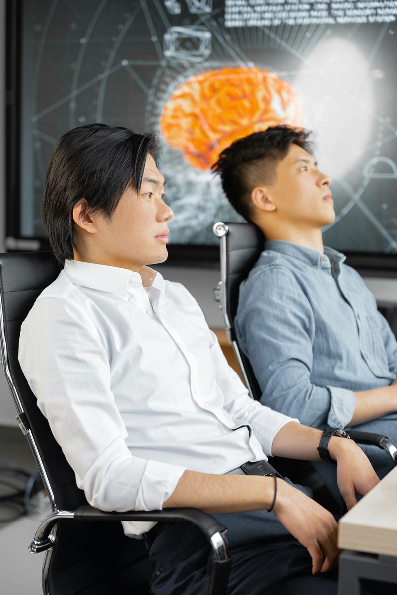 12 signals you’re the smartest person in the room