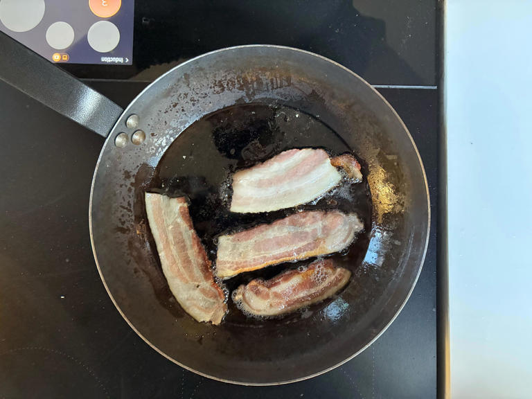 I found the fastest, cleanest way to make bacon (it's not the stove ...
