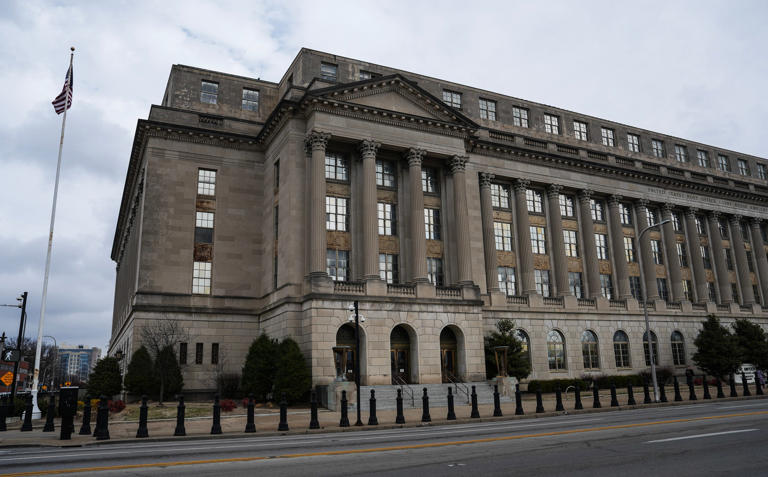 Louisville grocer gets 70 months for laundering drug money