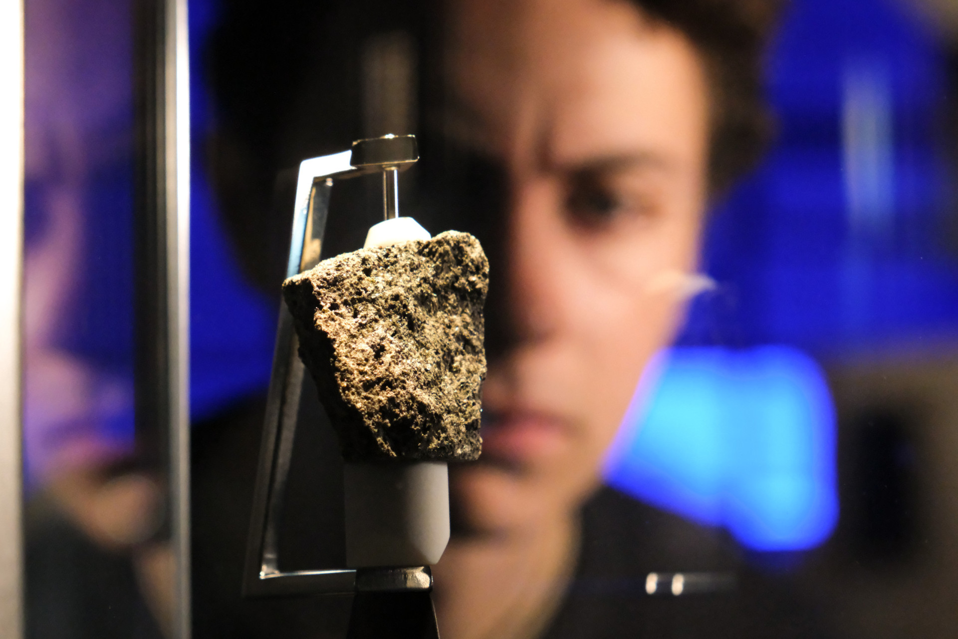 Alien life on the moon? New findings say maybe