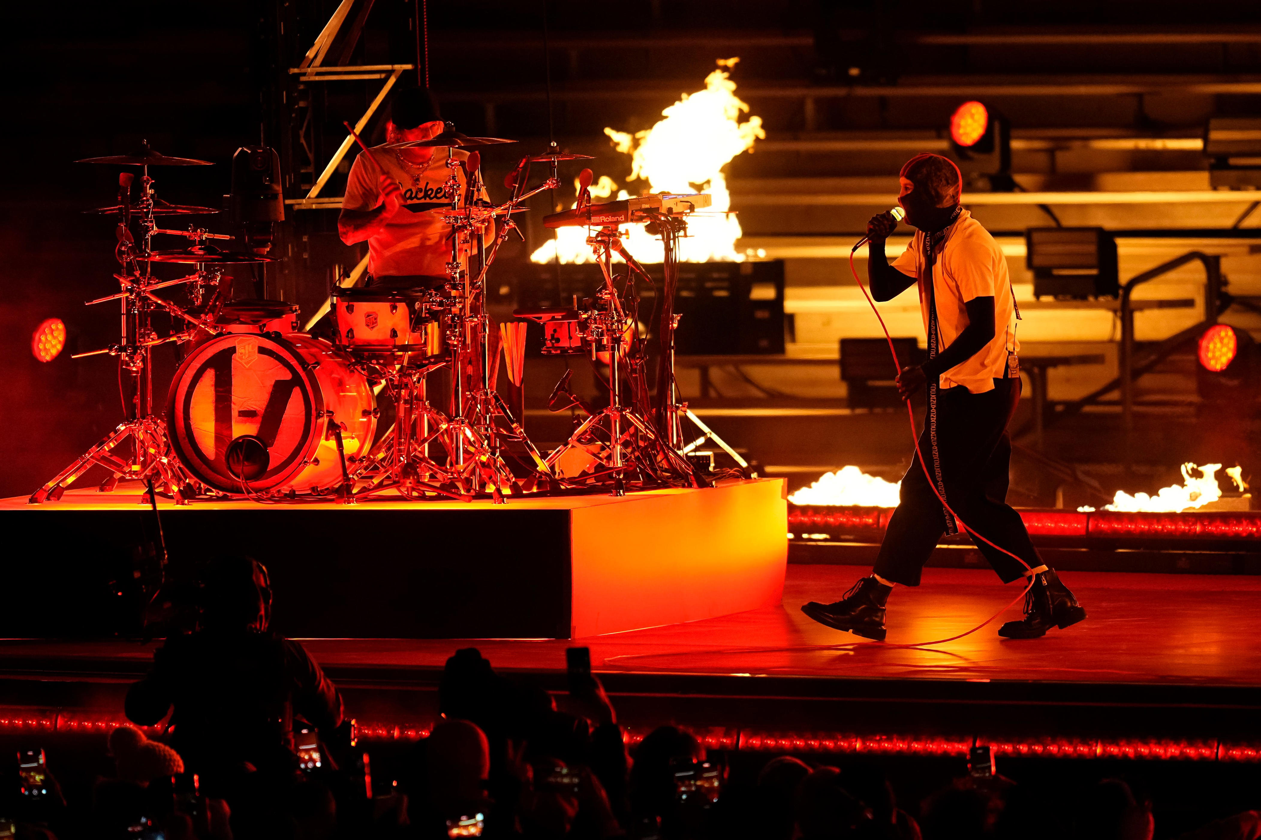 Twenty One Pilots up for 2 AMAs, to perform during award show