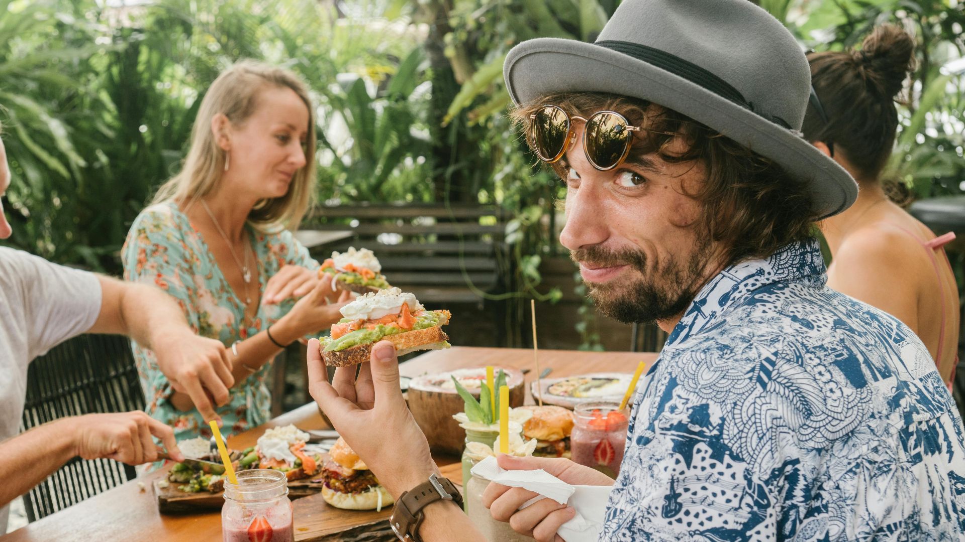 10 foods that are sneakily high in sodium & 10 better options