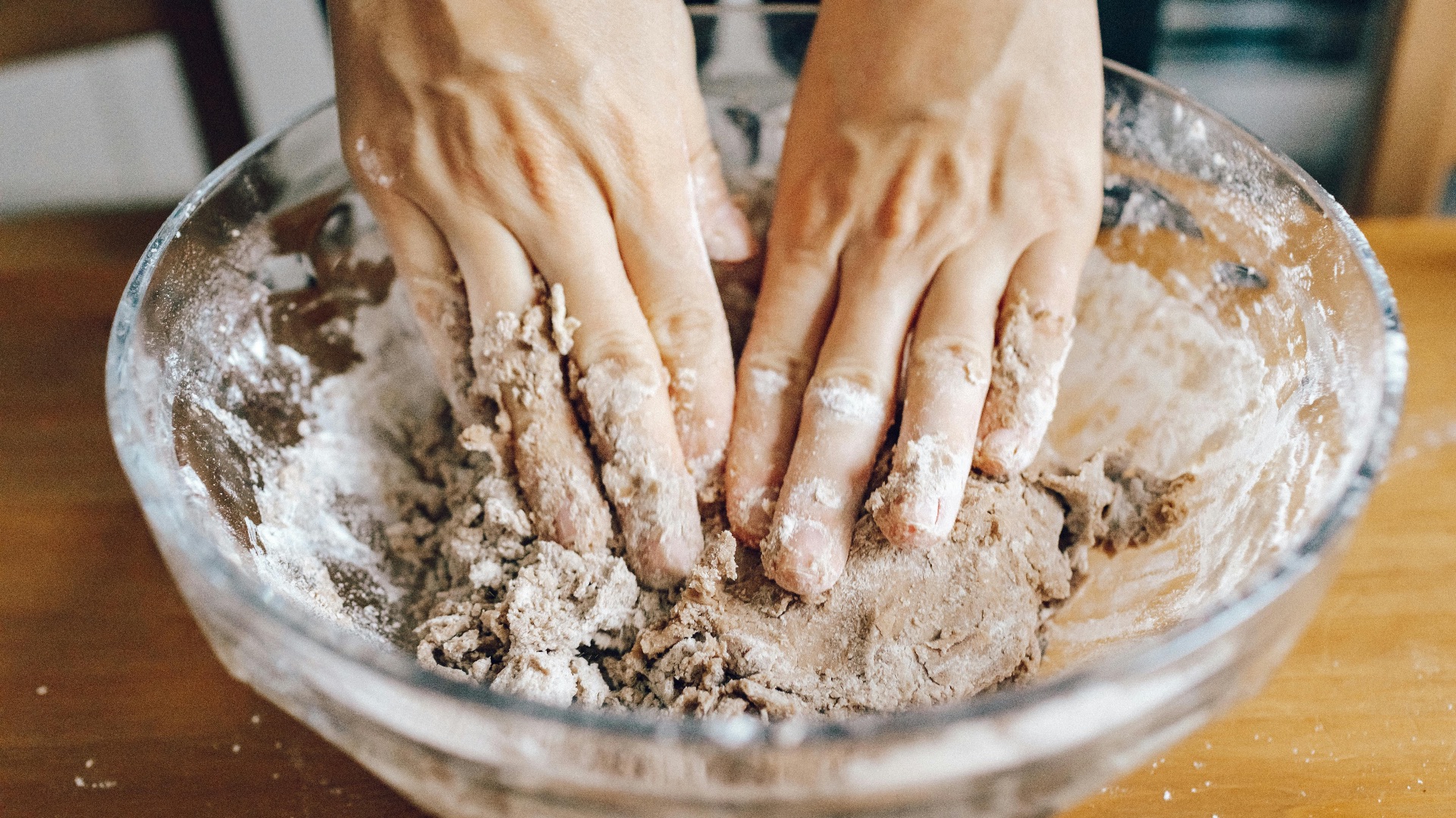 10 common baking mistakes beginners make & 10 tips to start following