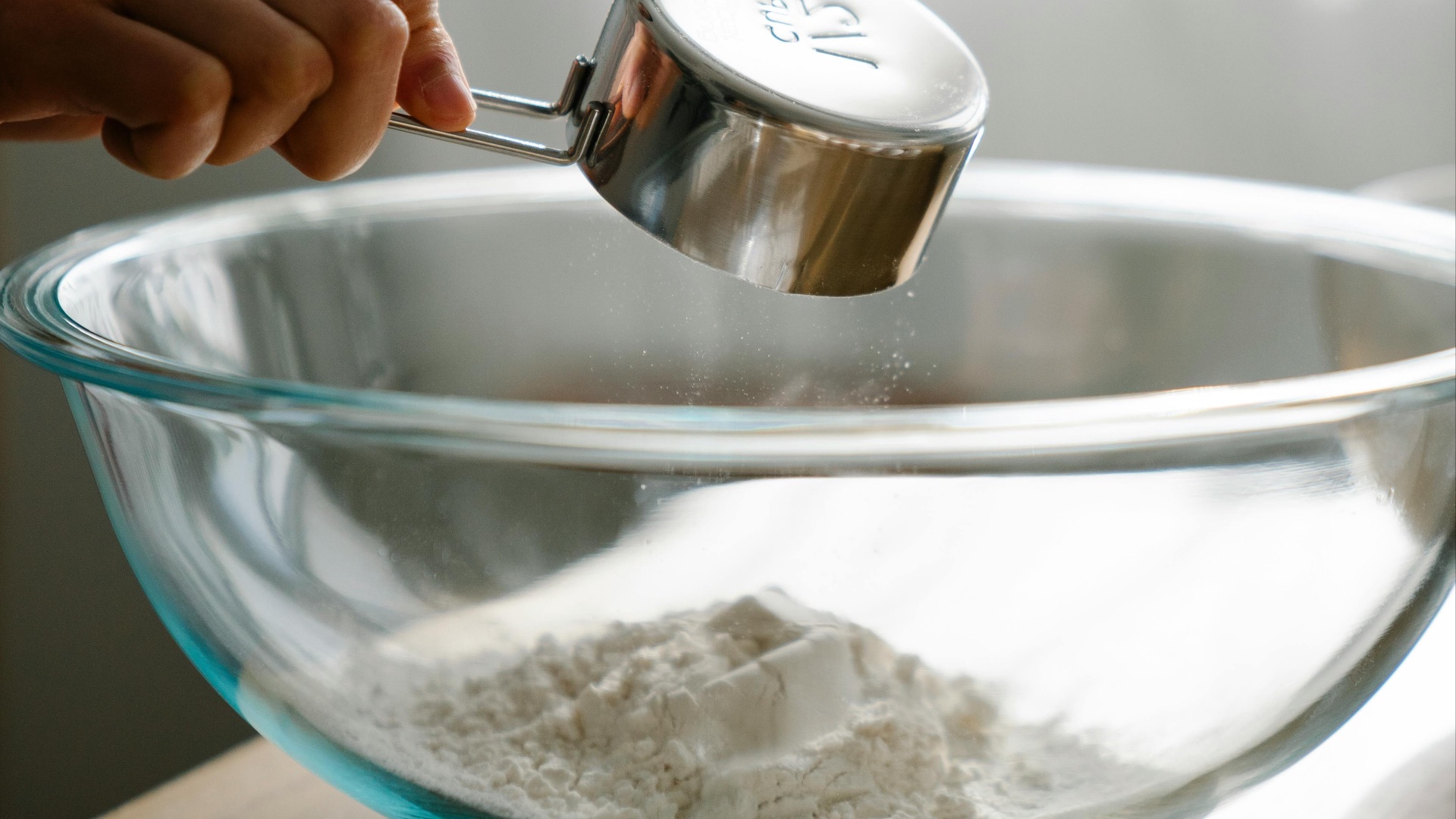 10 common baking mistakes beginners make & 10 tips to start following