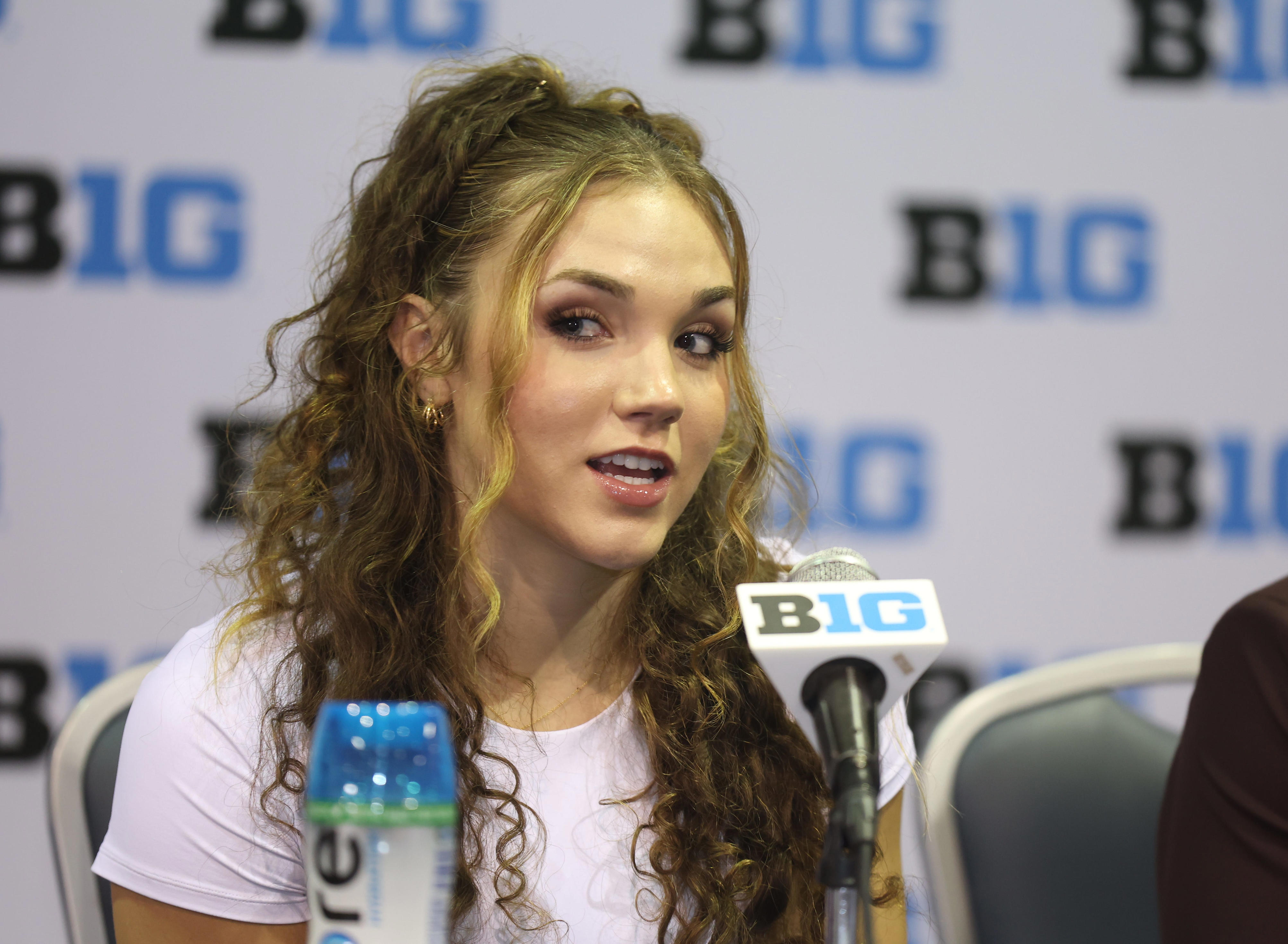 Elle Ladine leads Washington past USC 76-64 at Big Ten Tournament