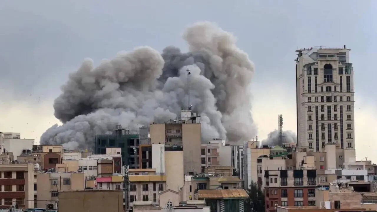 Video: Iran strikes BAPCO oil refinery in Bahrain, targets US military base