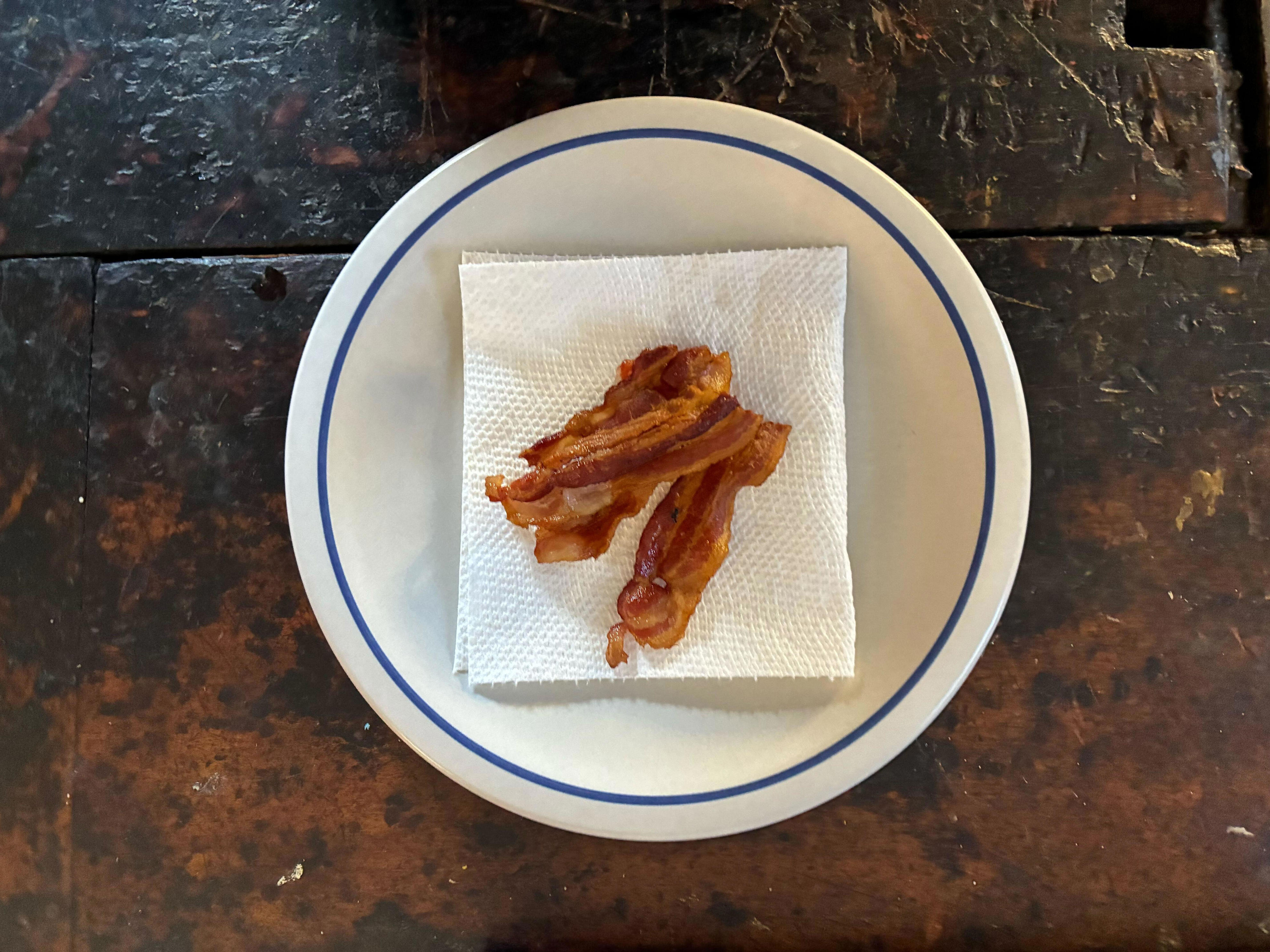 I found the fastest, cleanest way to make bacon (it's not the stove ...