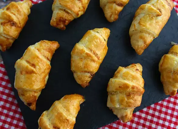 Puff pastry croissants with ham and cream cheese
