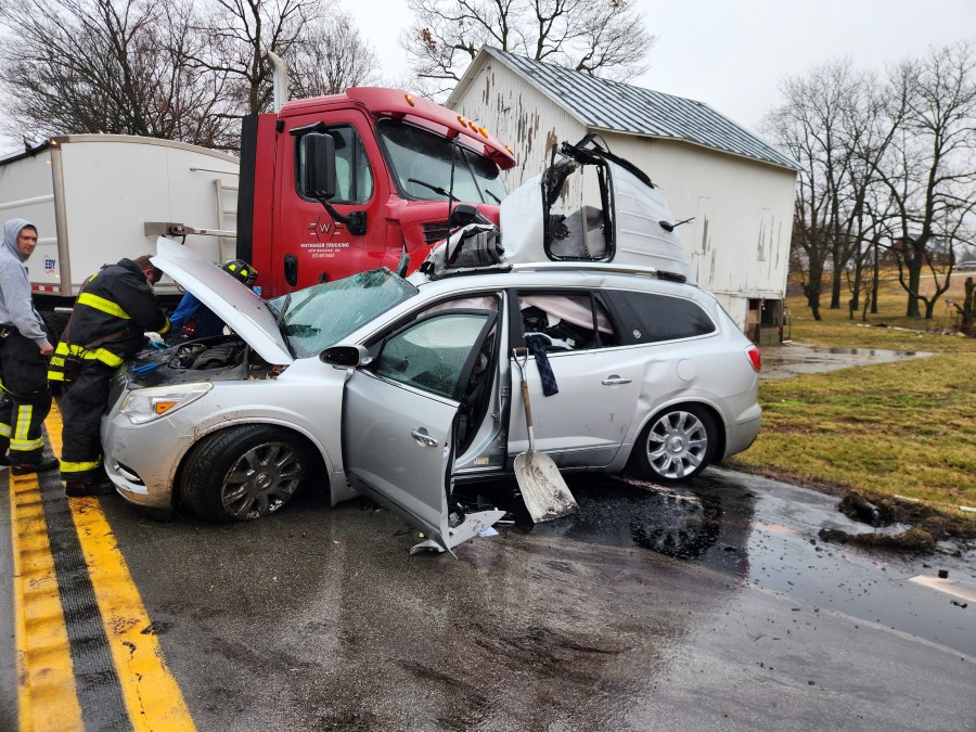 Randolph Co. sheriff: 1 dead following crash near Lynn