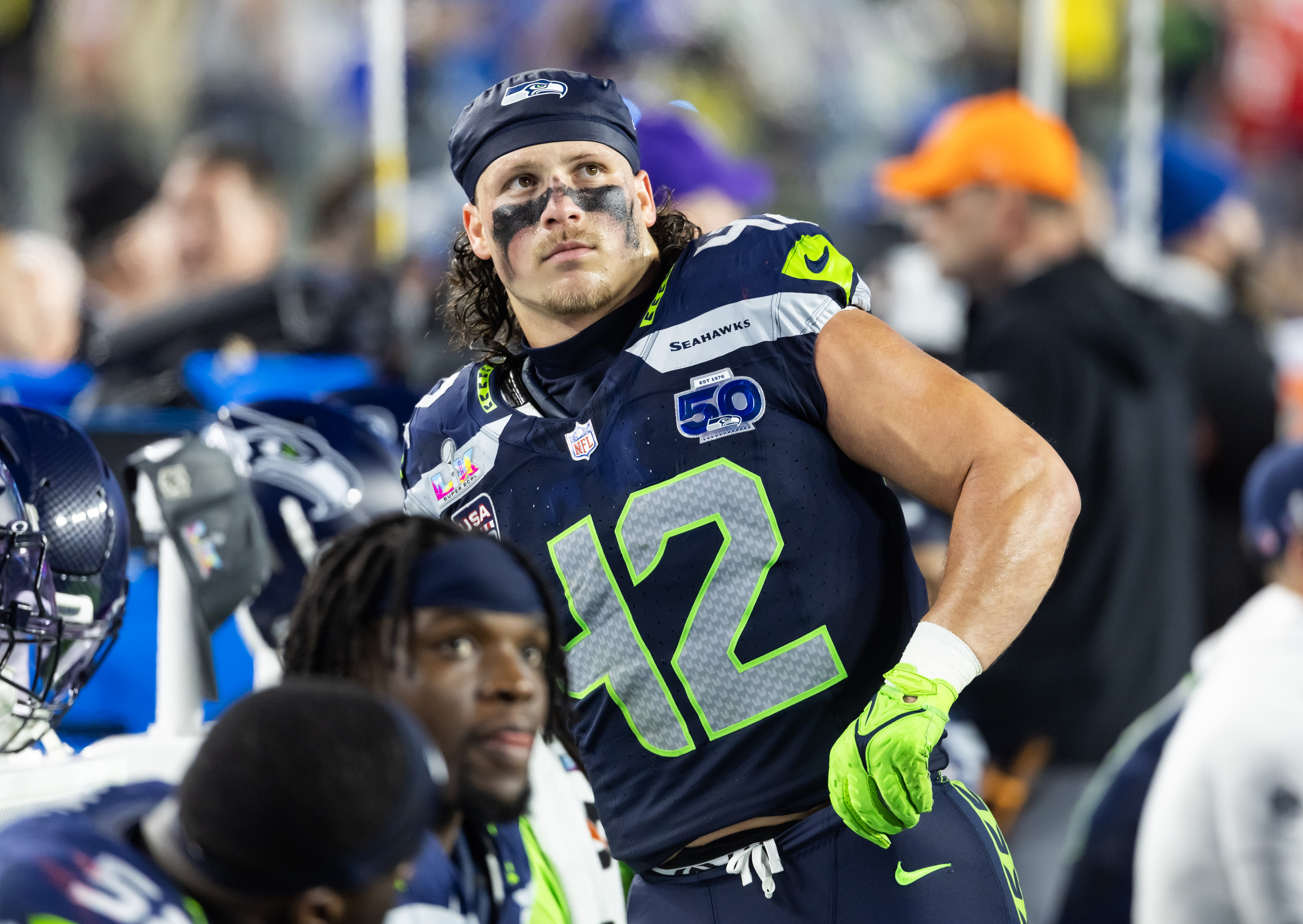 Seahawks give starting LB a new contract