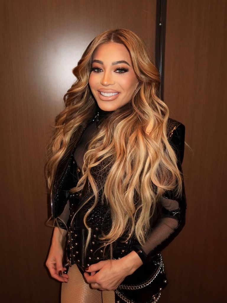 '80s pop star Taylor Dayne, 63, is unrecognizable in striking new photos