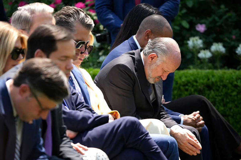 Trump hosts pastors from across US at White House as faith leaders pray ...