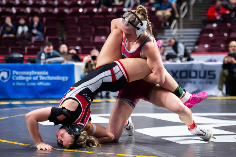 Kearns, Stanton advance to quarters after day 1 of PIAA tournament