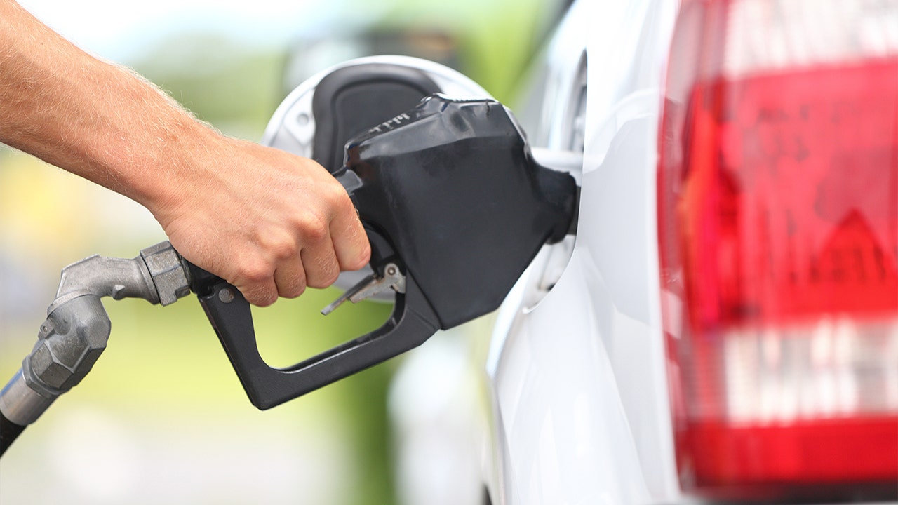 Iran war: Phoenix gas prices drop, but still higher than US average