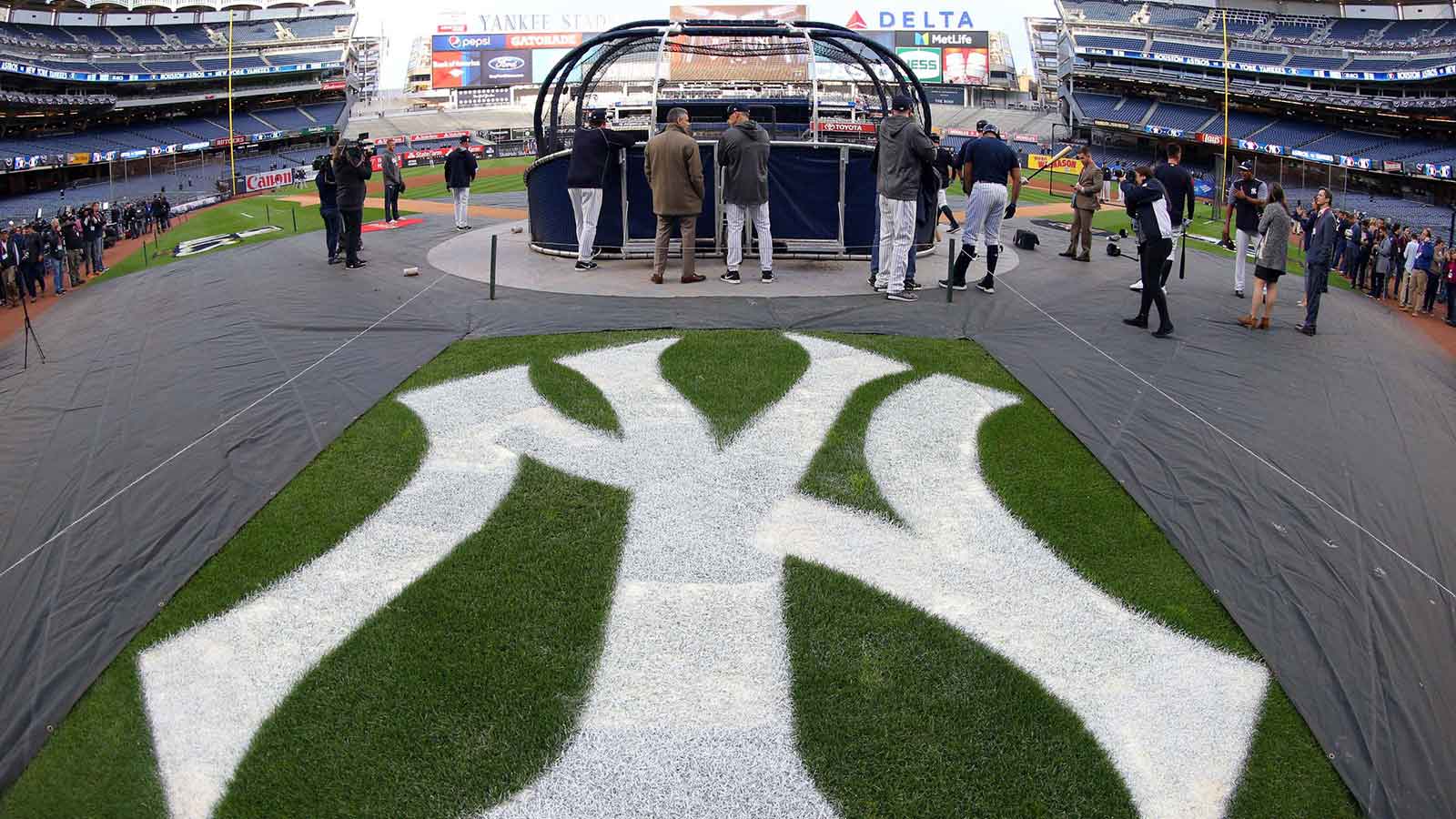 Yankees announce 2 roster moves as spring training continues