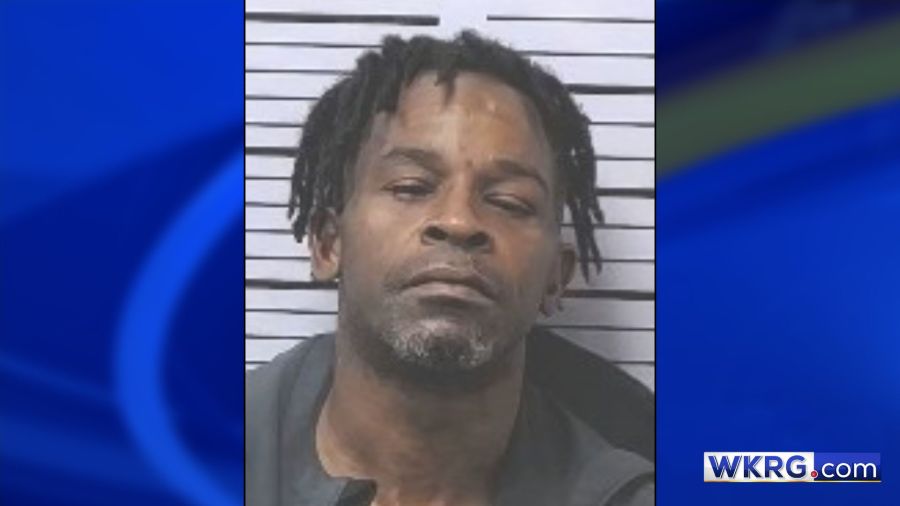 Glass bottle attack leads to arrest in Mobile: MPD