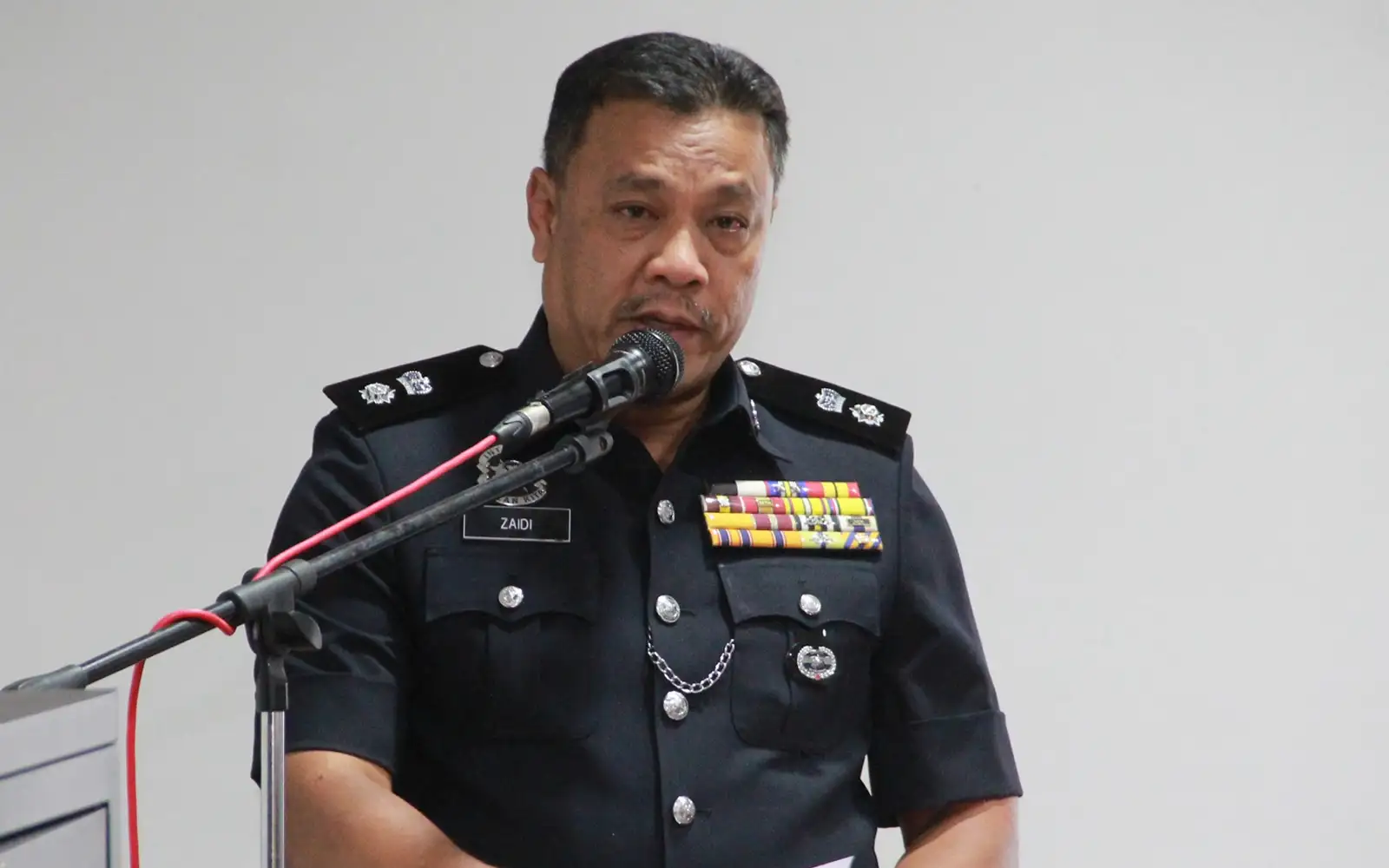 Senior cop, wife die after their car skids into opposite lane