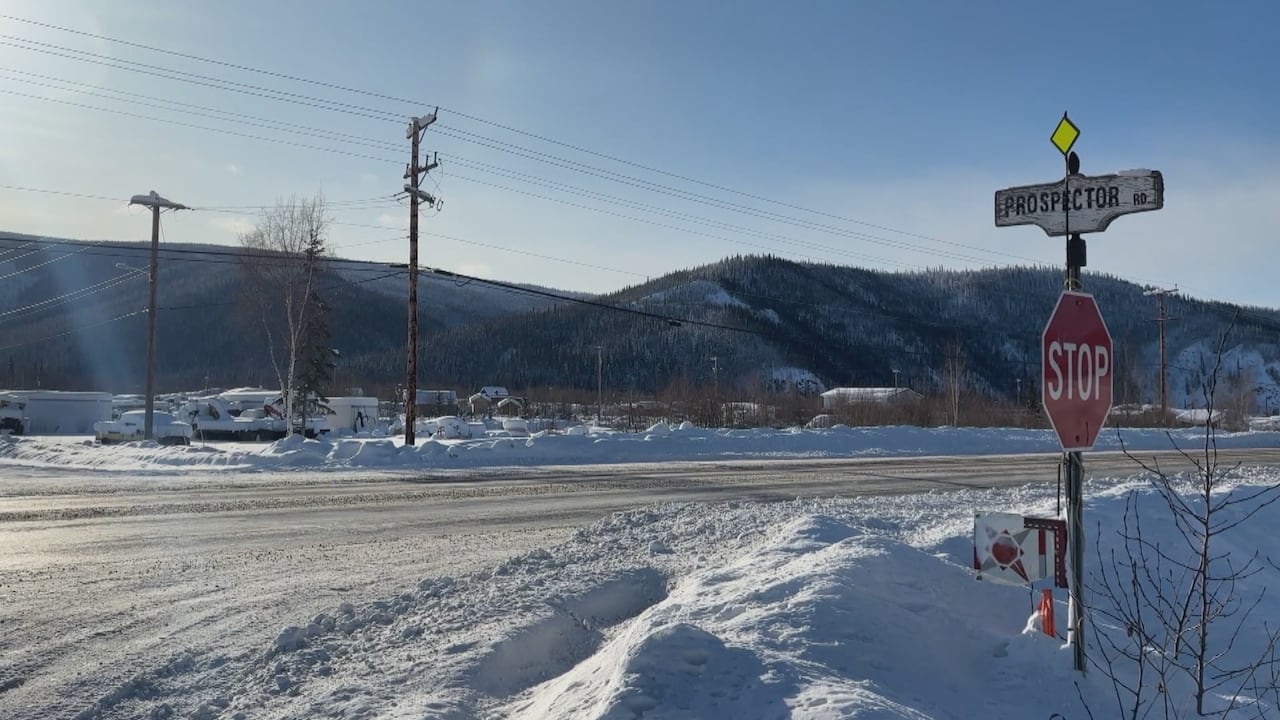 Tr'ondëk Hwëch'in First Nation and Yukon Government sign agreement on ...