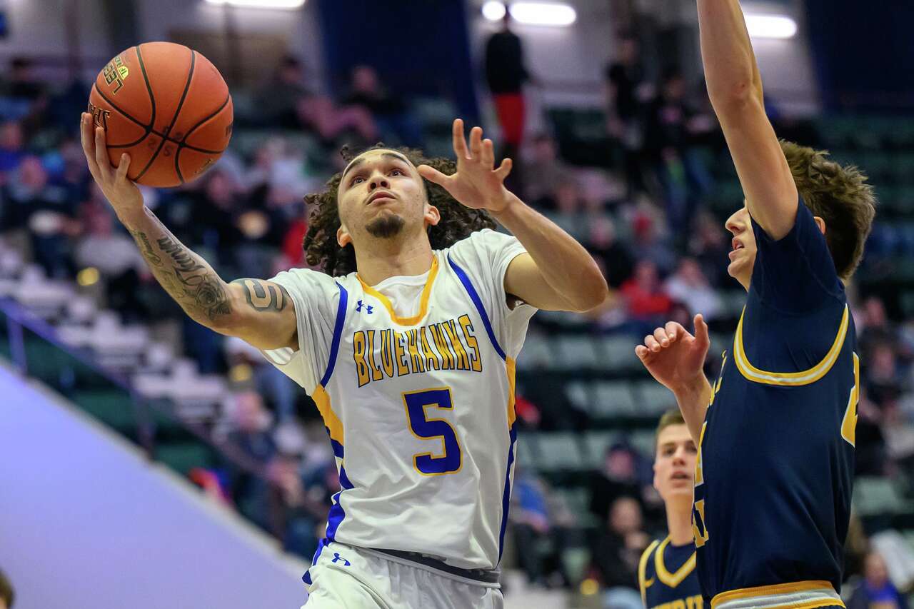 Hudson advances to its first sectional boys' basketball title game in ...