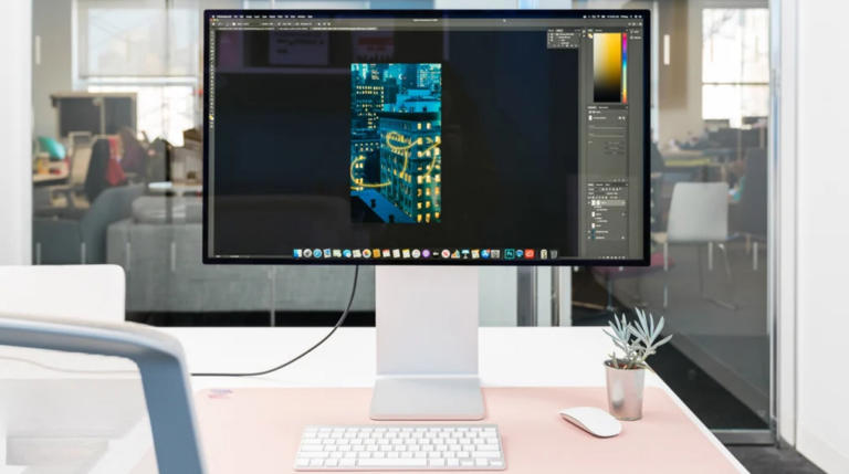 Apple Pro Display XDR vs. Apple Studio Display XDR: The 6K legend meets ...