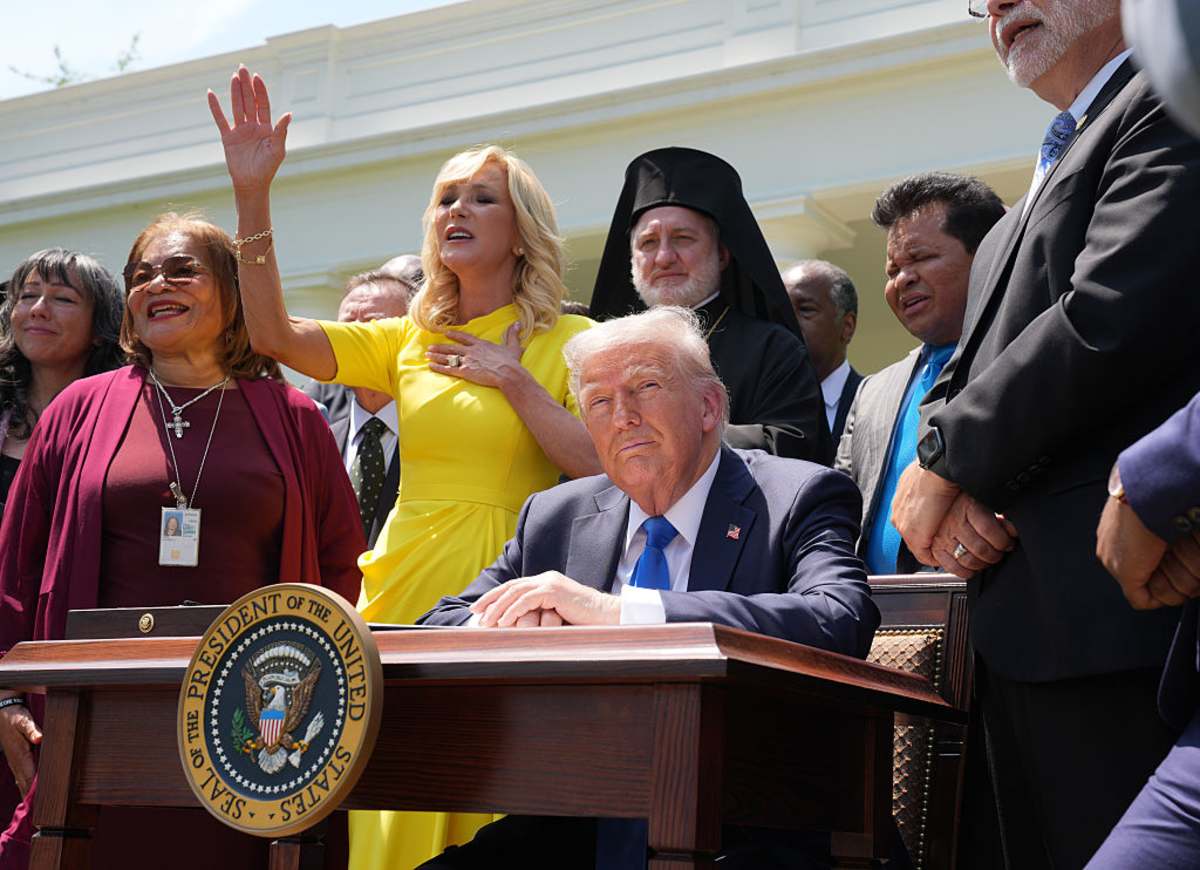Trump hosts pastors from across US at White House as faith leaders pray ...