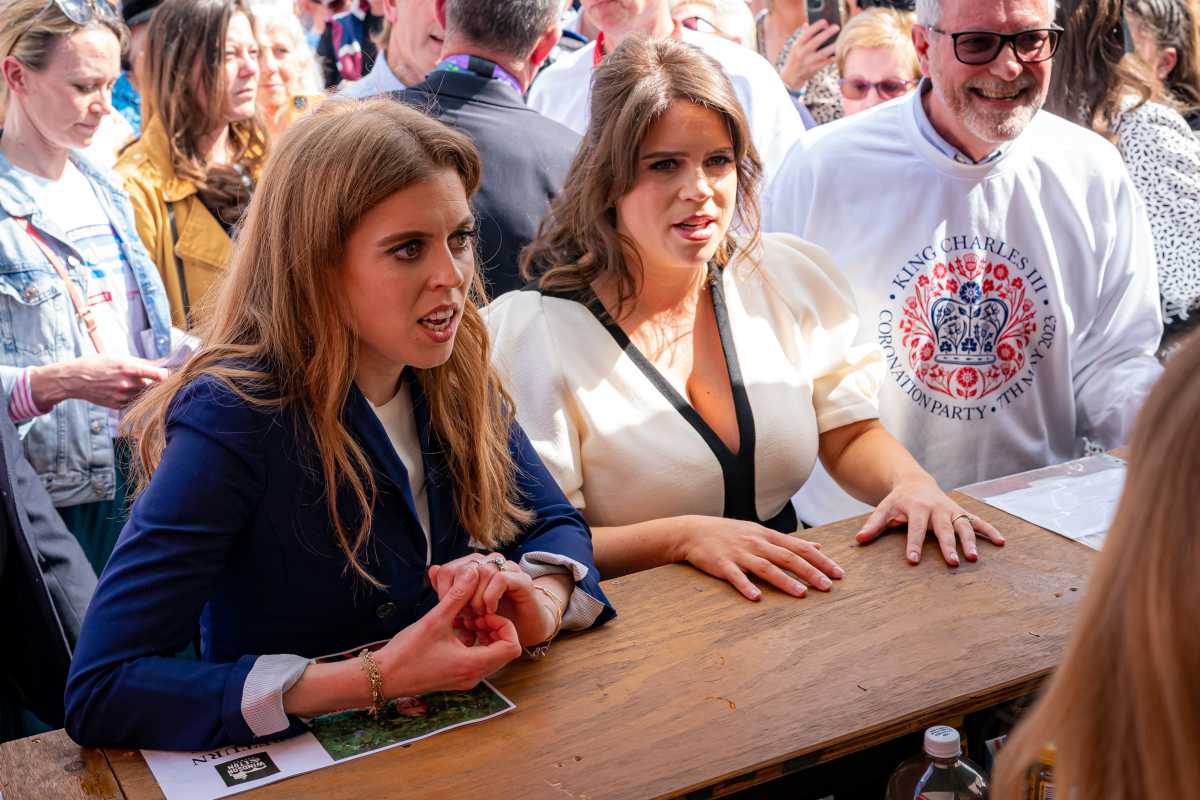 Princessess Beatrice and Eugenie Maintain Ties With Woman Who Once ...
