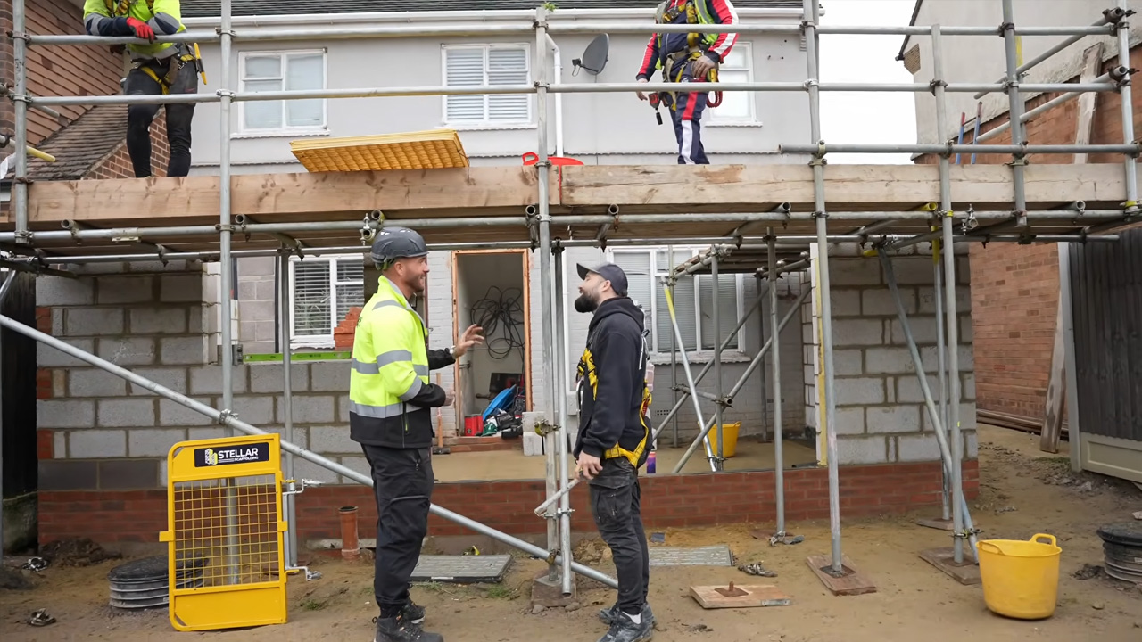 Emergency scaffolding for house renovation