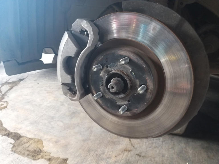 Ini Penyebab Ada Suara Berisik Dari Bagian Roda Mobil Bekas Saat Jalan