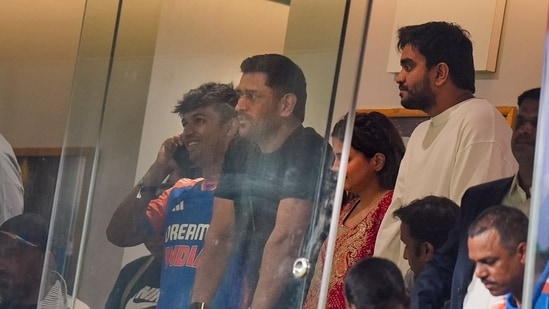 'Baith jao': MS Dhoni tells overexcited Sakshi to calm down after she ...