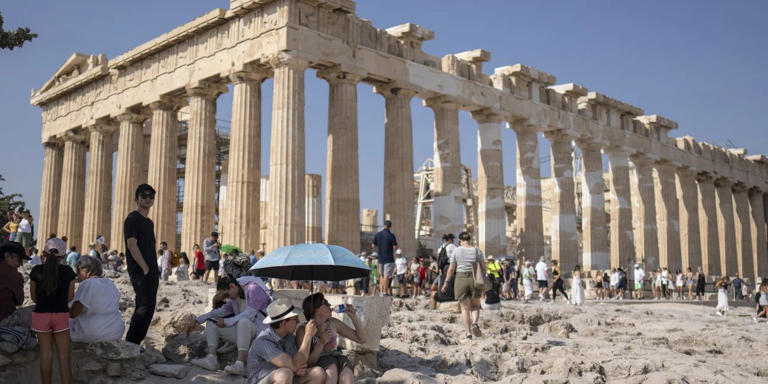 Η νέα γεωγραφία του τουρισμού στην Ελλάδα: Ρεκόρ αφίξεων το 2025, αλλά ...