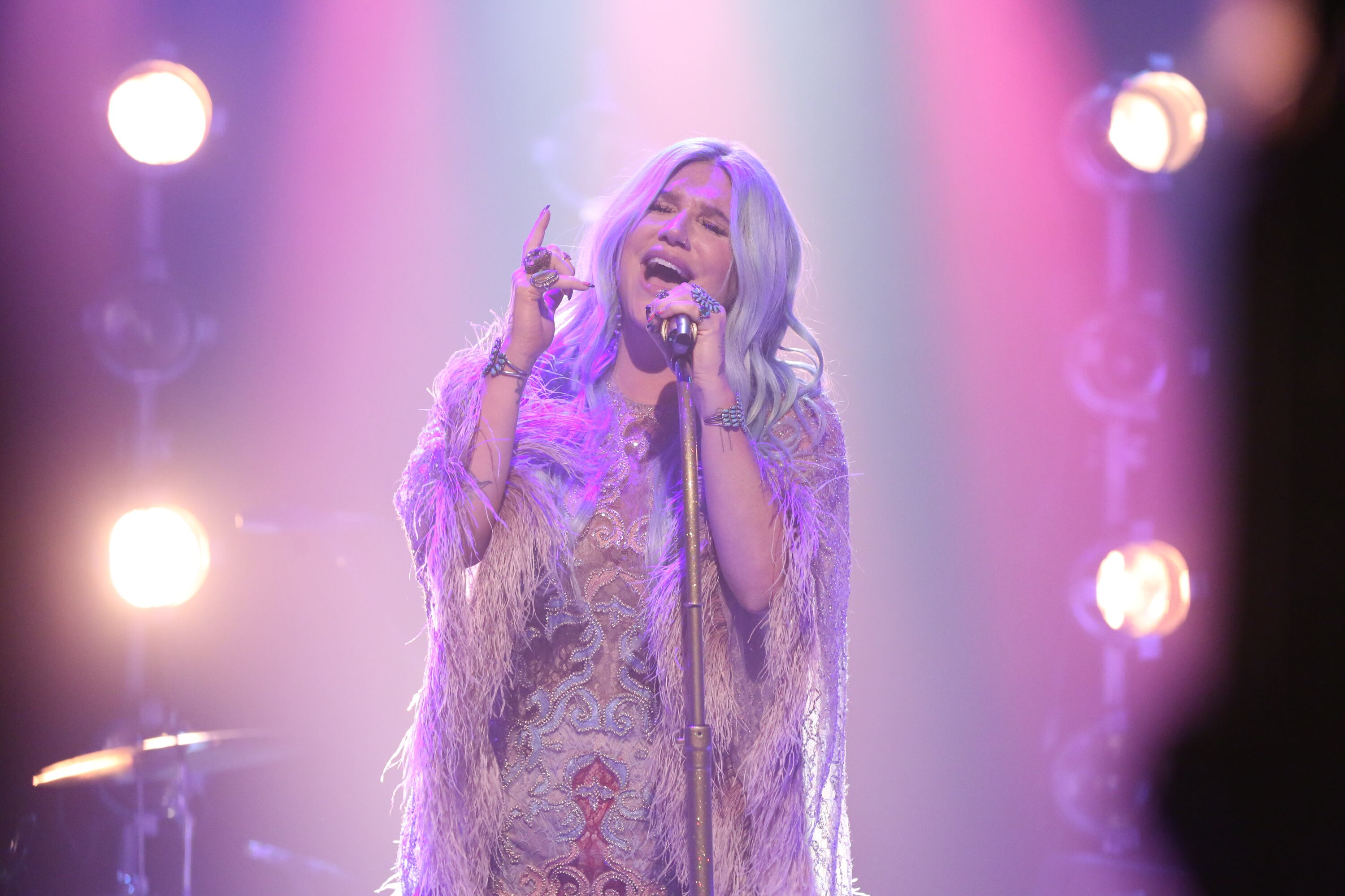 Middle East airspace disruption leads pop star Kesha and other artists ...