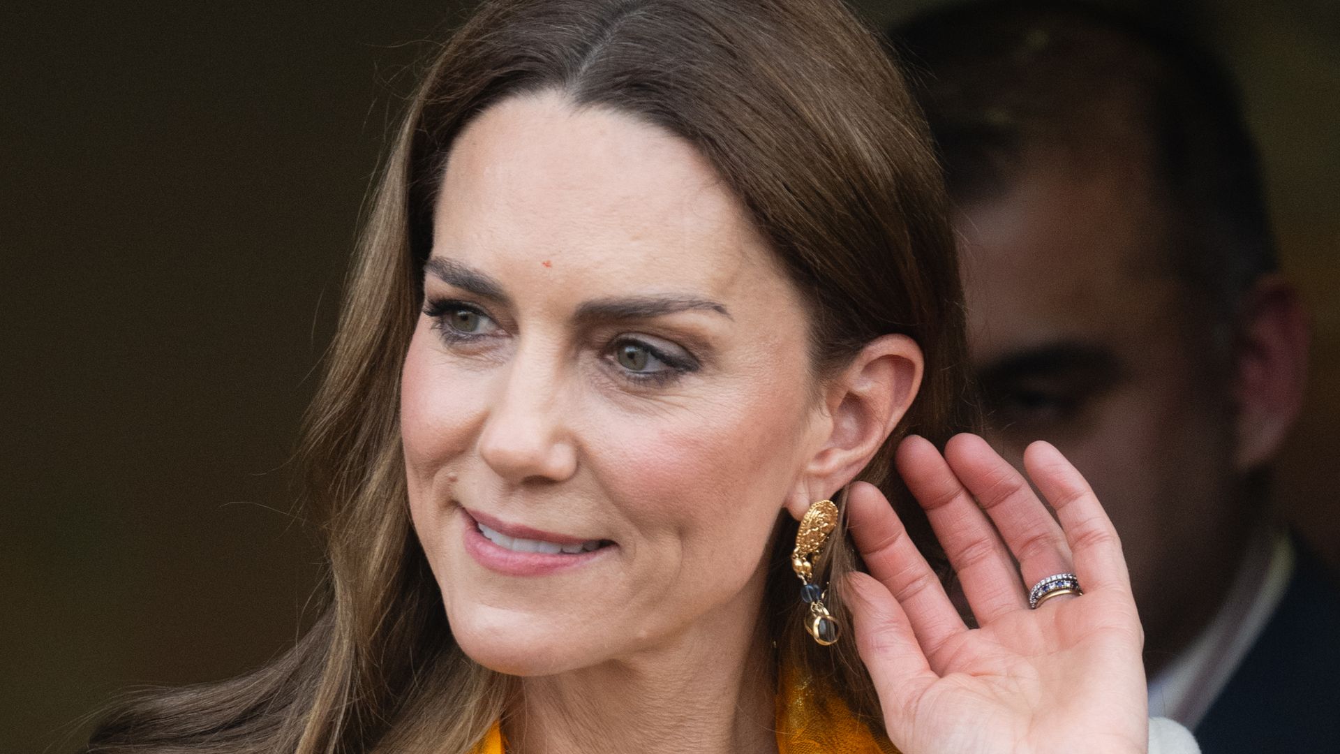 Princess Kate slips off her heels and goes barefoot in unexpected royal ...