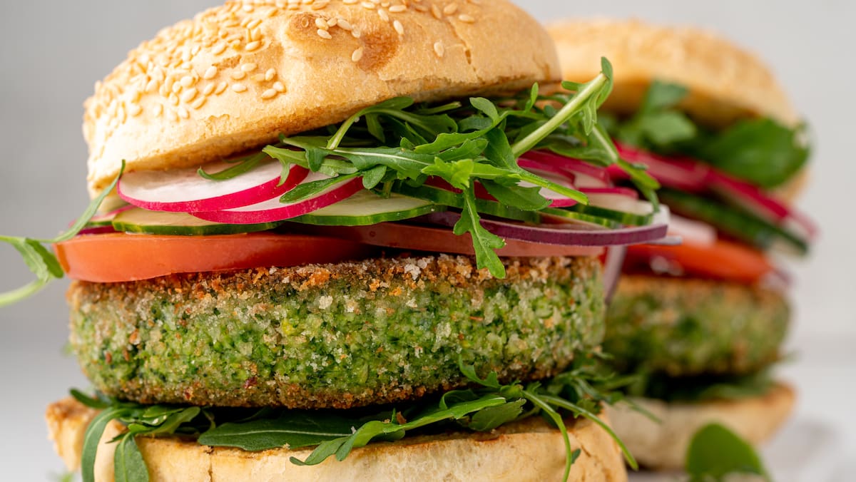 Jetzt gehts um die Wurst: «Veggie-Burger» ok, «veganer Speck» ade – EU ...