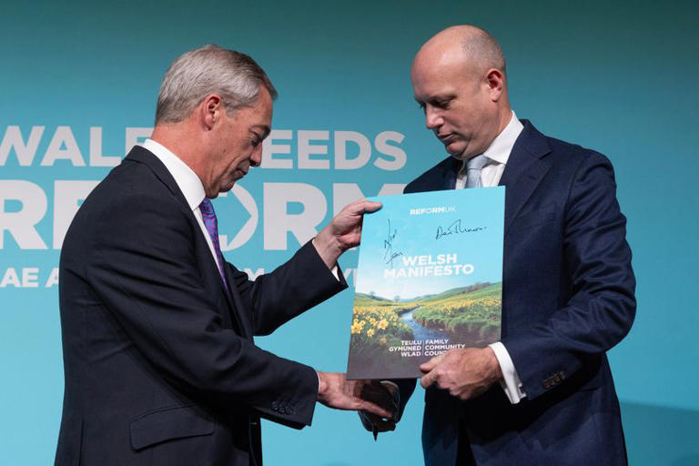 People spot major blunder as Nigel Farage poses at Welsh Reform event