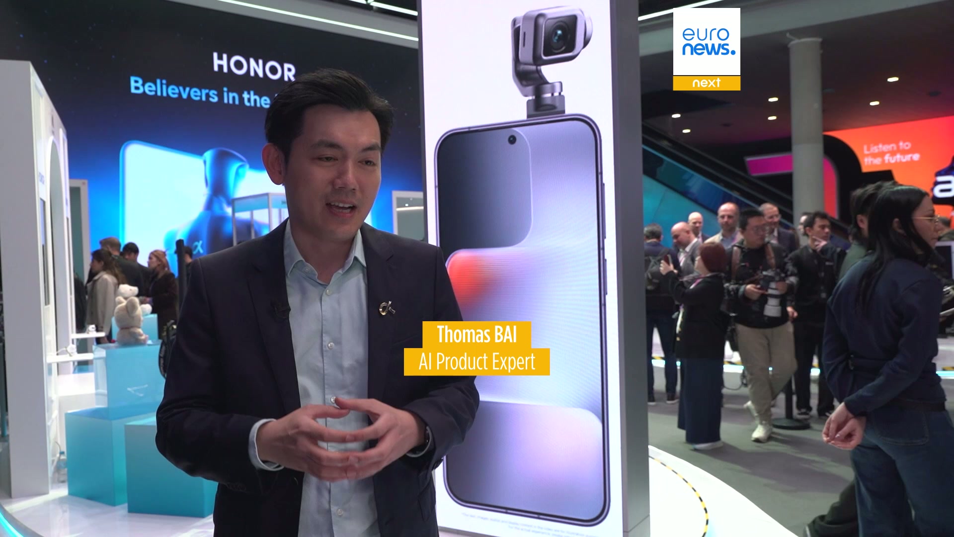 Honor’s new ‘robot phone’ wants to be your best AI friend and dance ...
