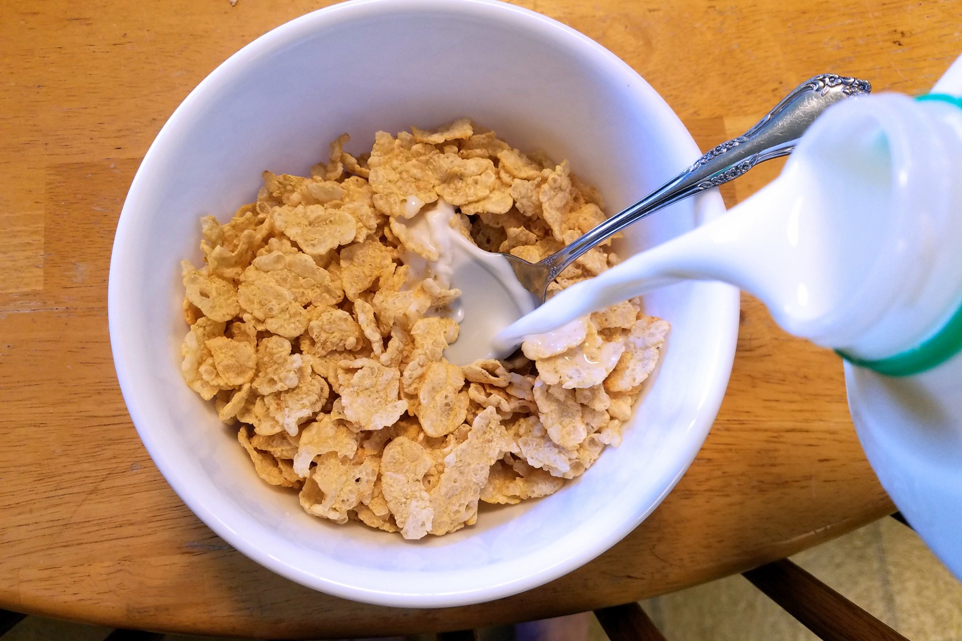 Etiquette expert states cereal should be eaten with a fork