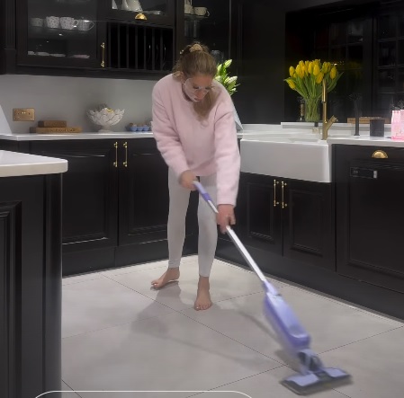 Stacey Solomon hardly has to use her hoover thanks to this really good ...