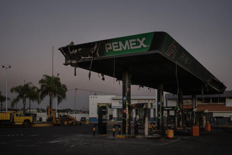 One town's day of terror after the killing of Mexican cartel boss 'El ...