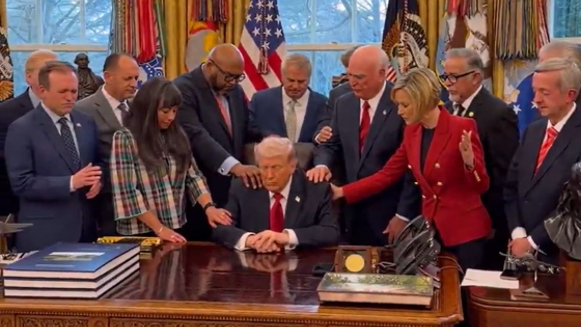 Trump invites pastors from across US to pray in Oval Office amid Iran war